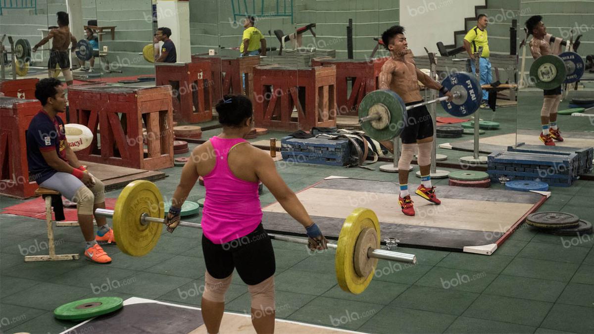 Tim Angkat Besi Indonesia Fokus Tatap Olimpiade