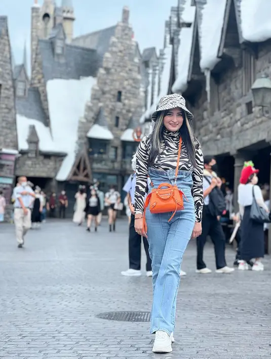 Keseruan Angbeen Rishi dan Adly Fairuz Liburan di Jepang, ke Disneyland ...