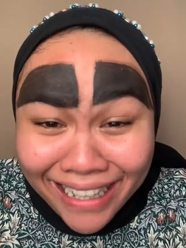 6 Potret Cewek dengan Makeup Alis Gagal, Bentuknya di Luar Nalar - Hot ...