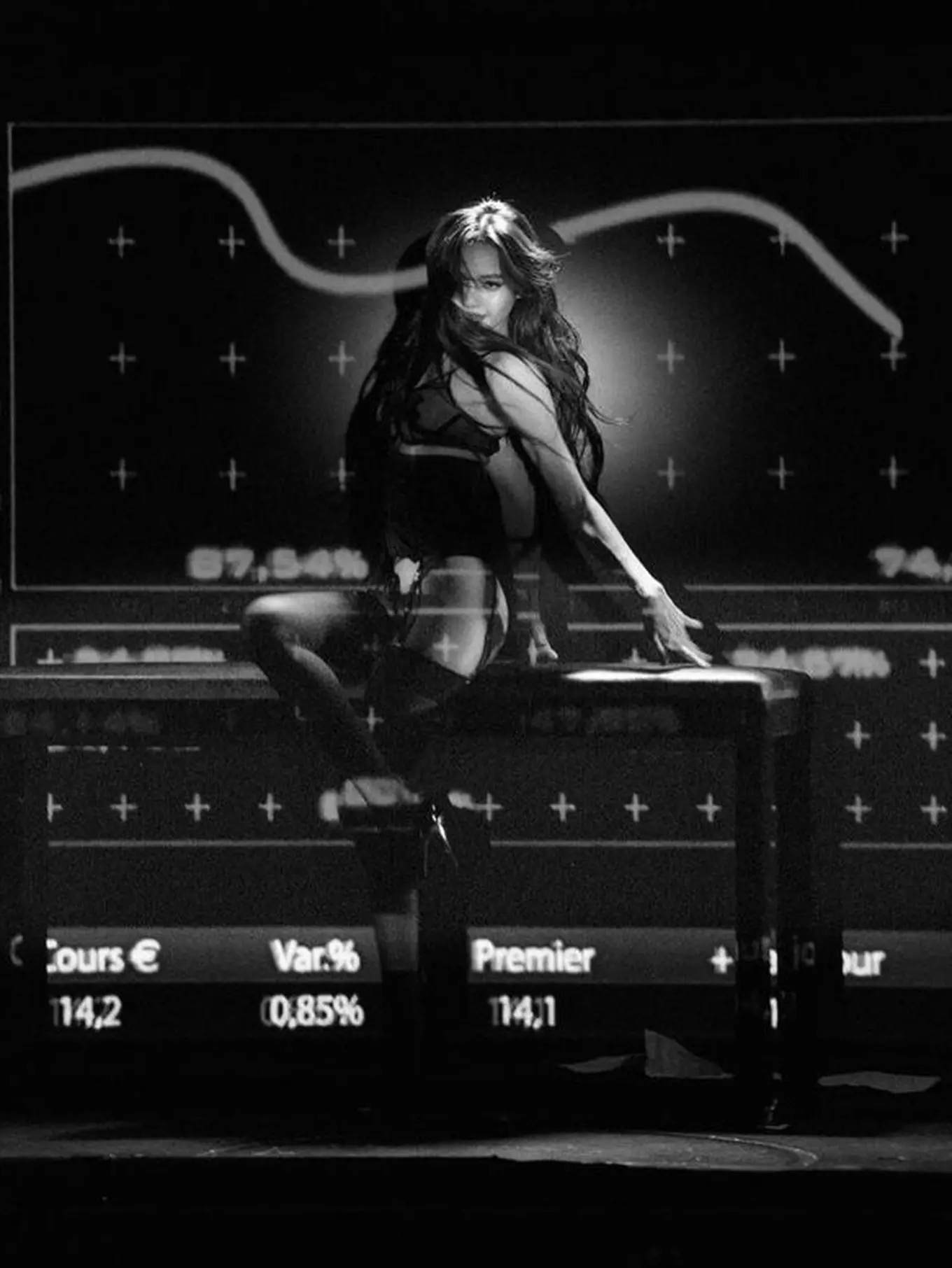 6 Potret Hot Penampilan Lisa BLACKPINK di Crazy Horse Paris ...