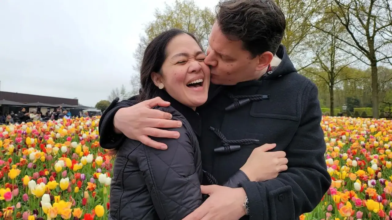 7 Momen Gracia Indri Ke Kebun Bunga Tulip Pertama Kali, Seru Bersama Suami dan Anak - Hot ...