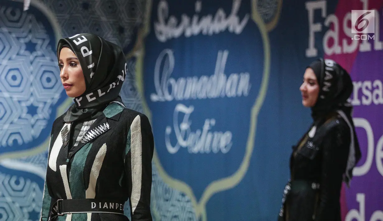 FOTO: Koleksi Busana Muslim Meriahkan Sarinah Ramadan Festive 2019 ...