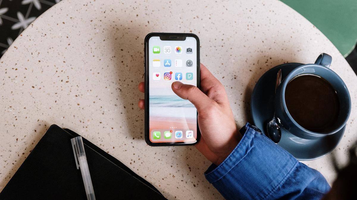 Warganet Tebak-tebakan Sosok Artis Inisial R di Kasus Pencucian Uang ...