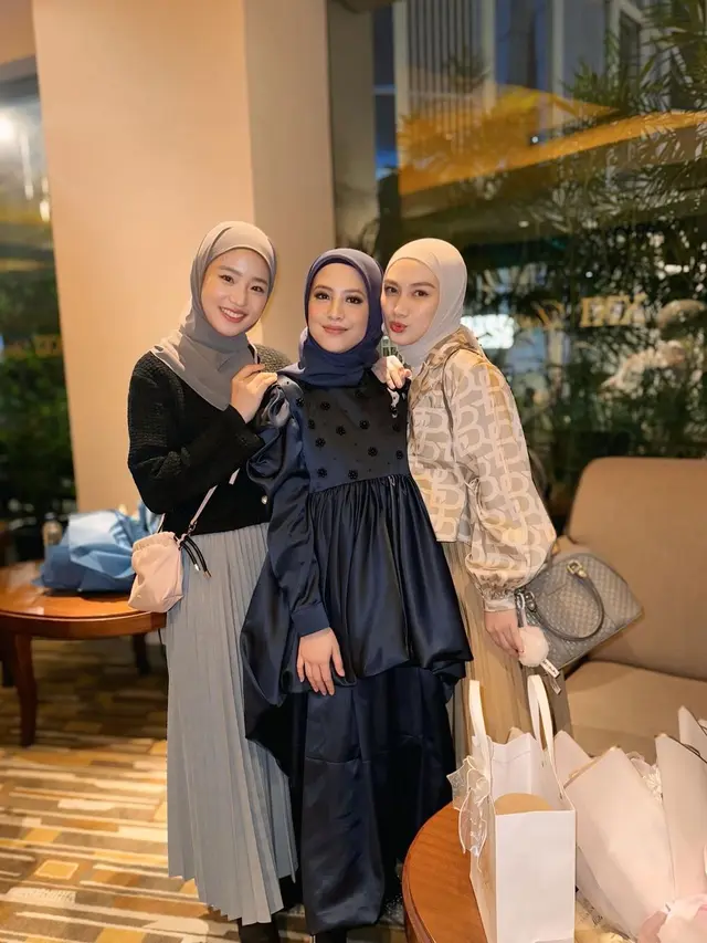 6 Potret Haruka dan Melody Dukung Adhisty Zara di Premiere Film Cinta Dalam Ikhlas - Hot ...