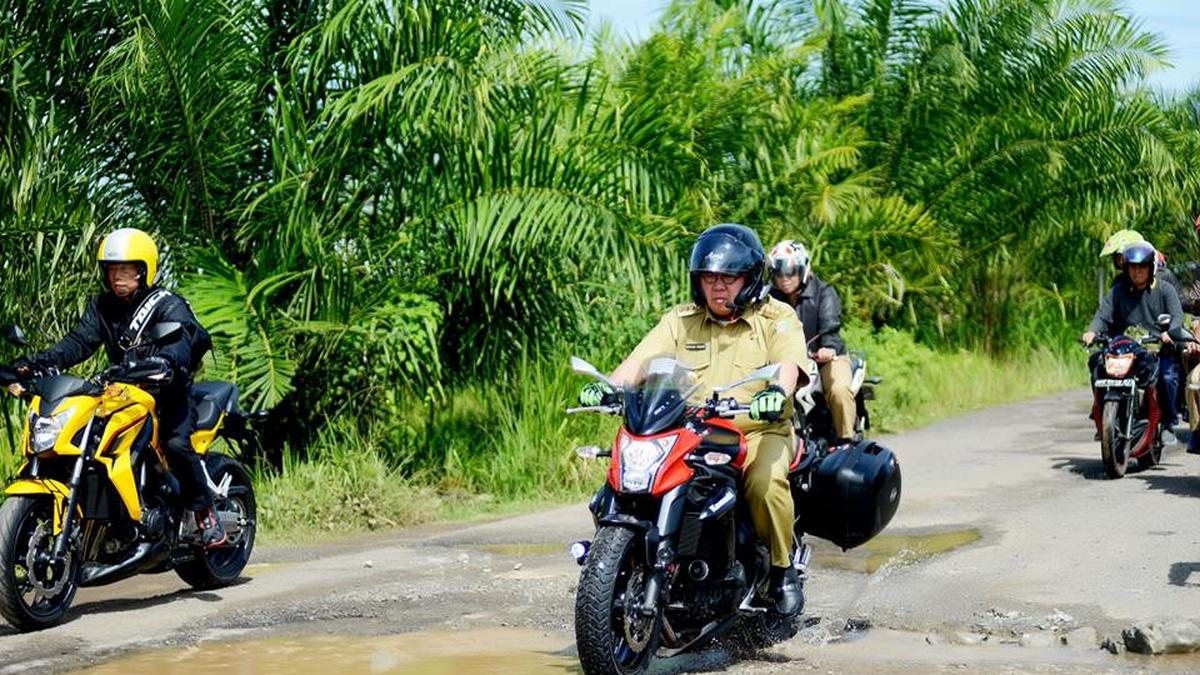Pulang Sidak, Gubernur Bengkulu Terjungkal dari Sepeda Motor