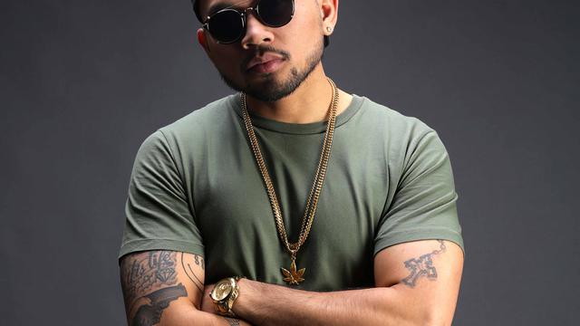 Roy Ricardo Kritik Penggunaan Barang Palsu Lewat Musik - ShowBiz ...