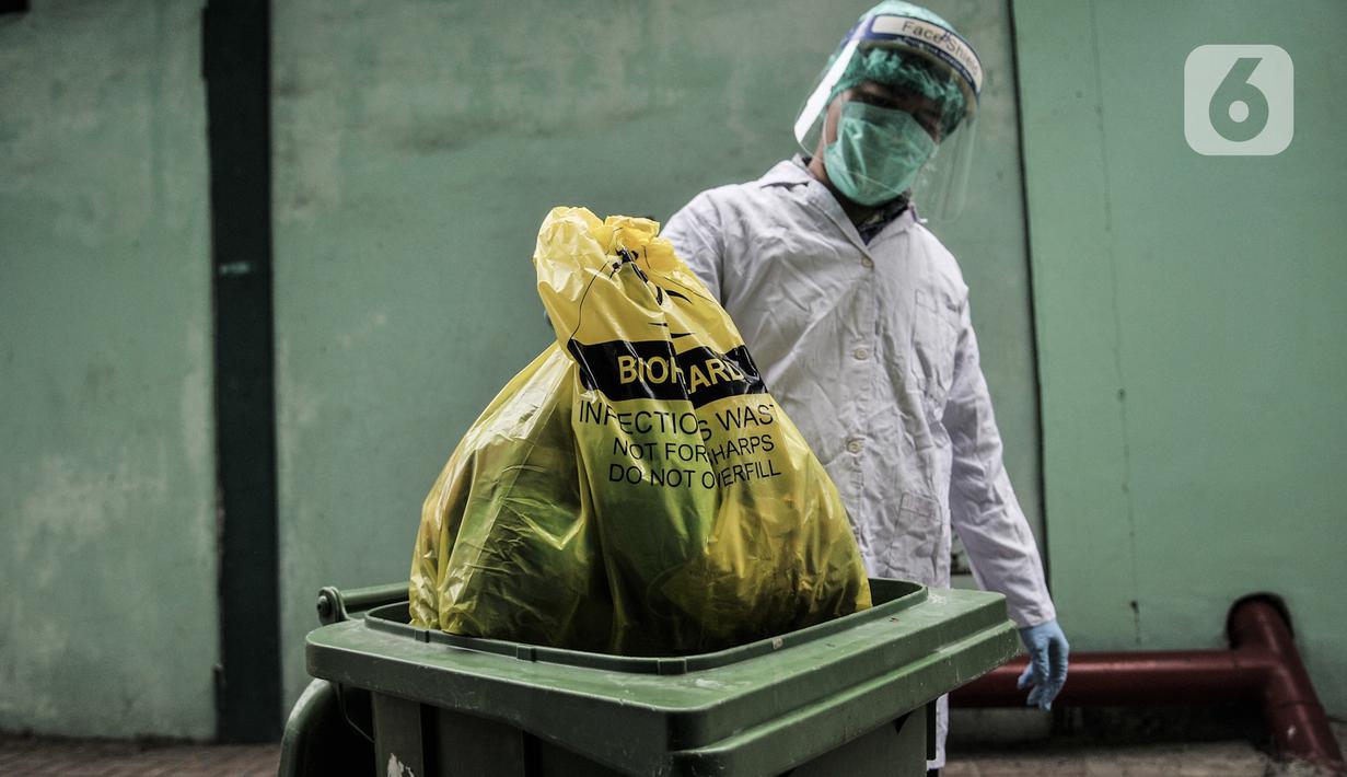 FOTO: Proses Pembuangan Limbah Covid-19 di Labkesda DKI Jakarta - Foto ...
