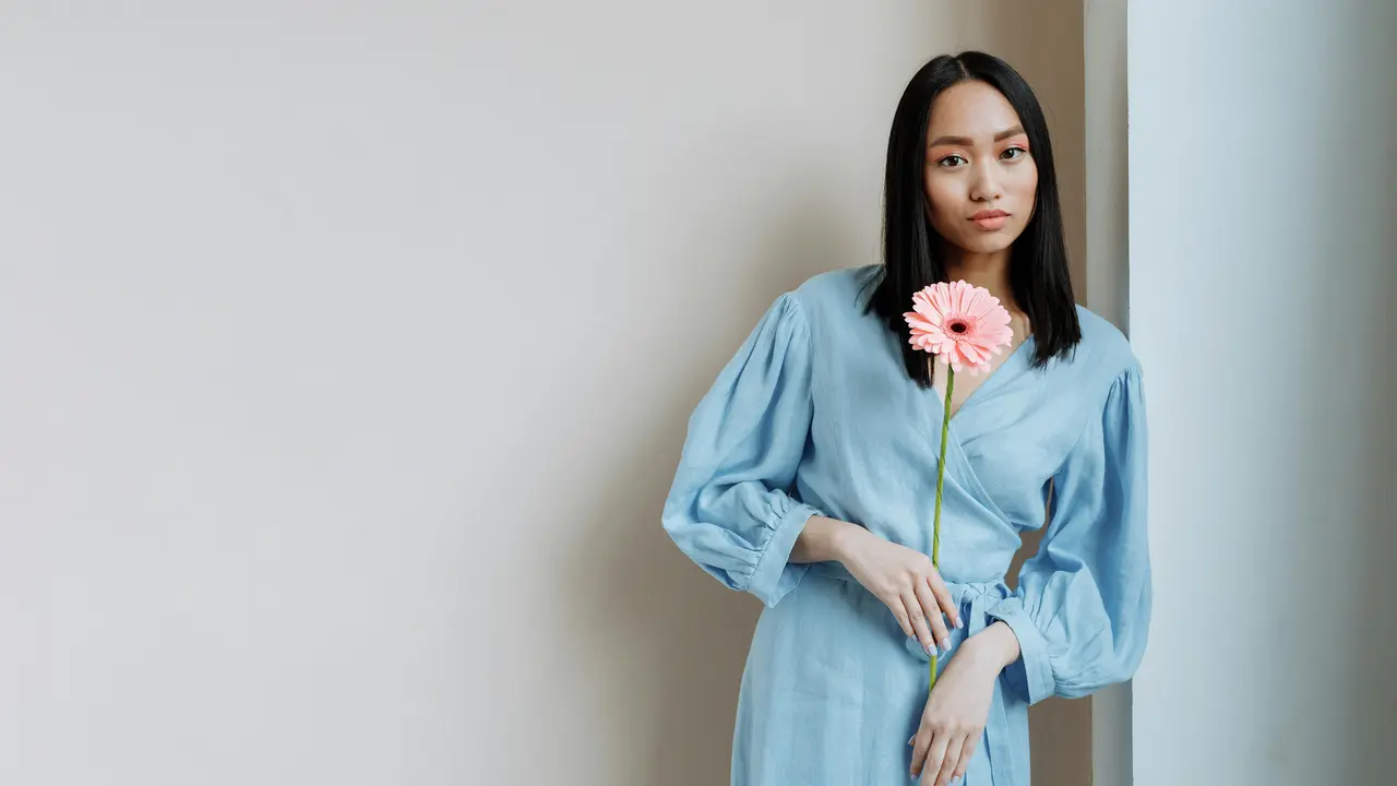 7 Inspirasi Outfit Biru Sesuai Mood, Paduan Gaya Keren untuk Acara ...