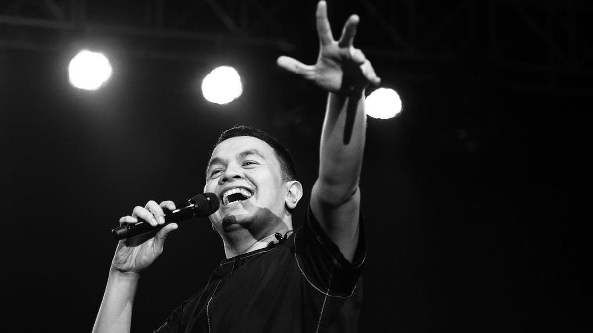 Tulus Siap Gelar Konser Daring Ungkapan Hati, Dinilai Bisa Hipnotis ...