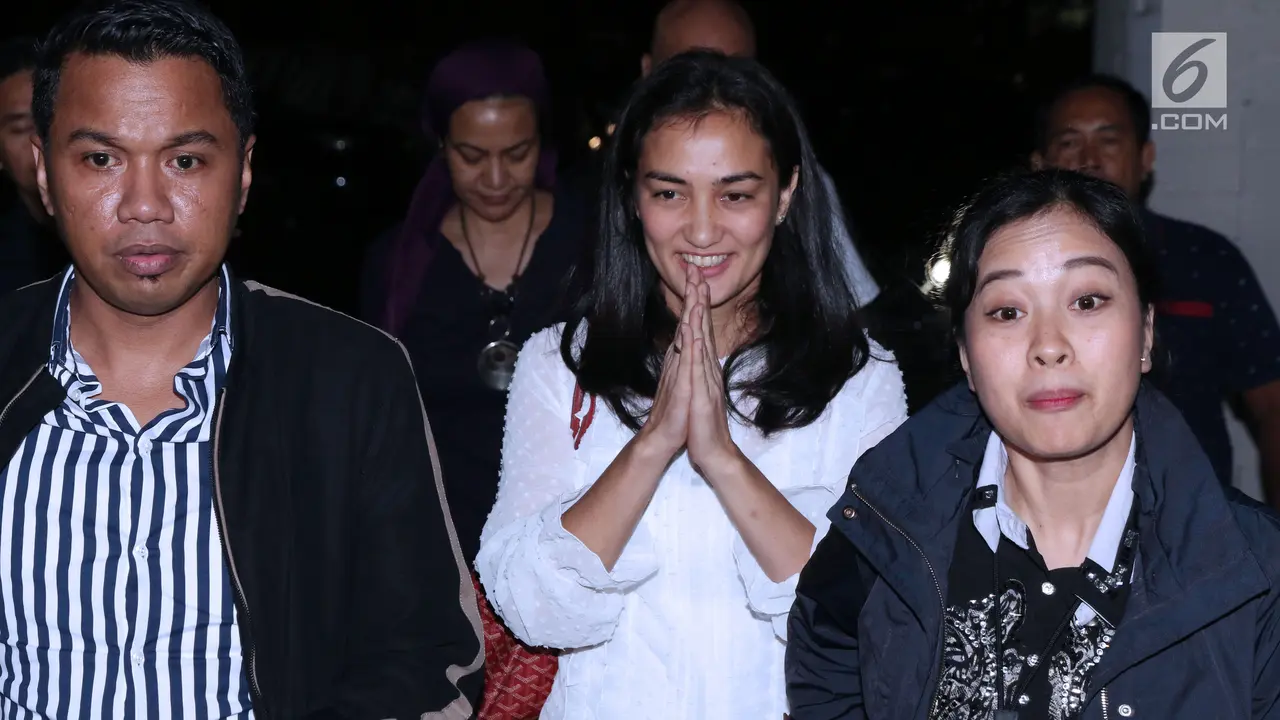 Pengakuan Atiqah Hasiholan soal Hoaks Ratna Sarumpaet - ShowBiz Liputan6.com