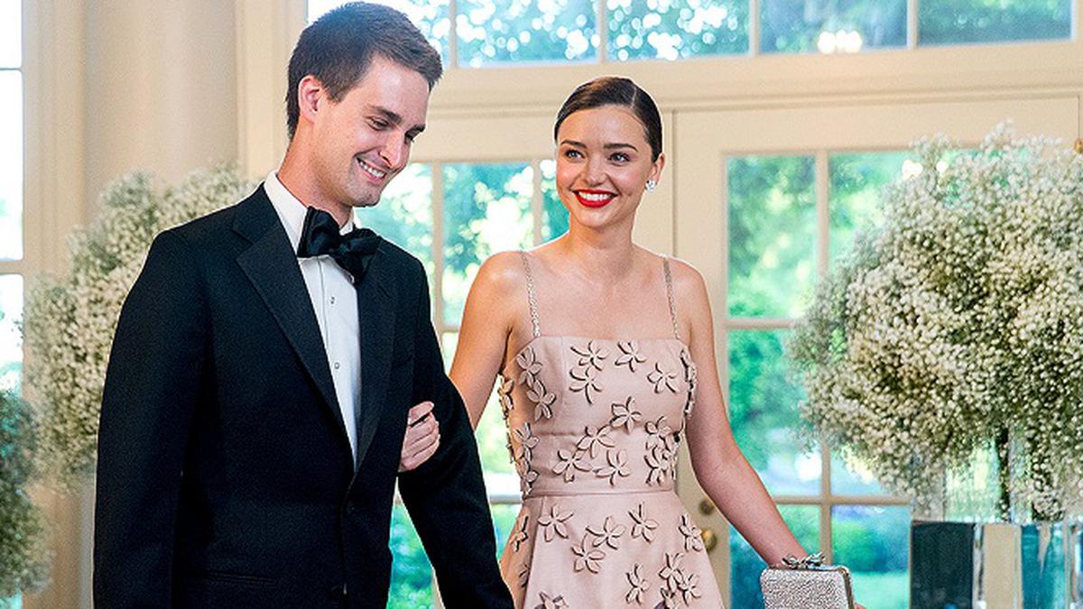 5 Potret Kebersamaan Miranda Kerr dan Evan Spiegel - Entertainment ...
