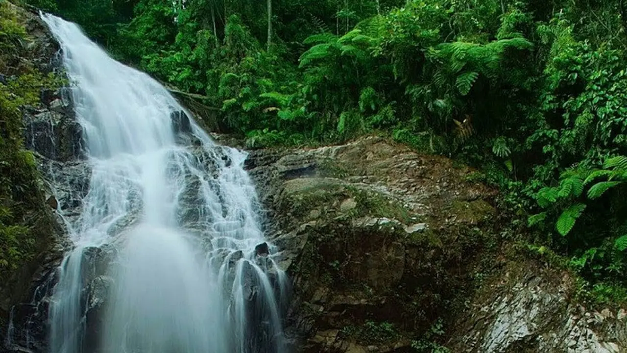 Pengunjung Air Terjun Bertingkat Tujuh Bakal Enggan Pulang - Regional ...