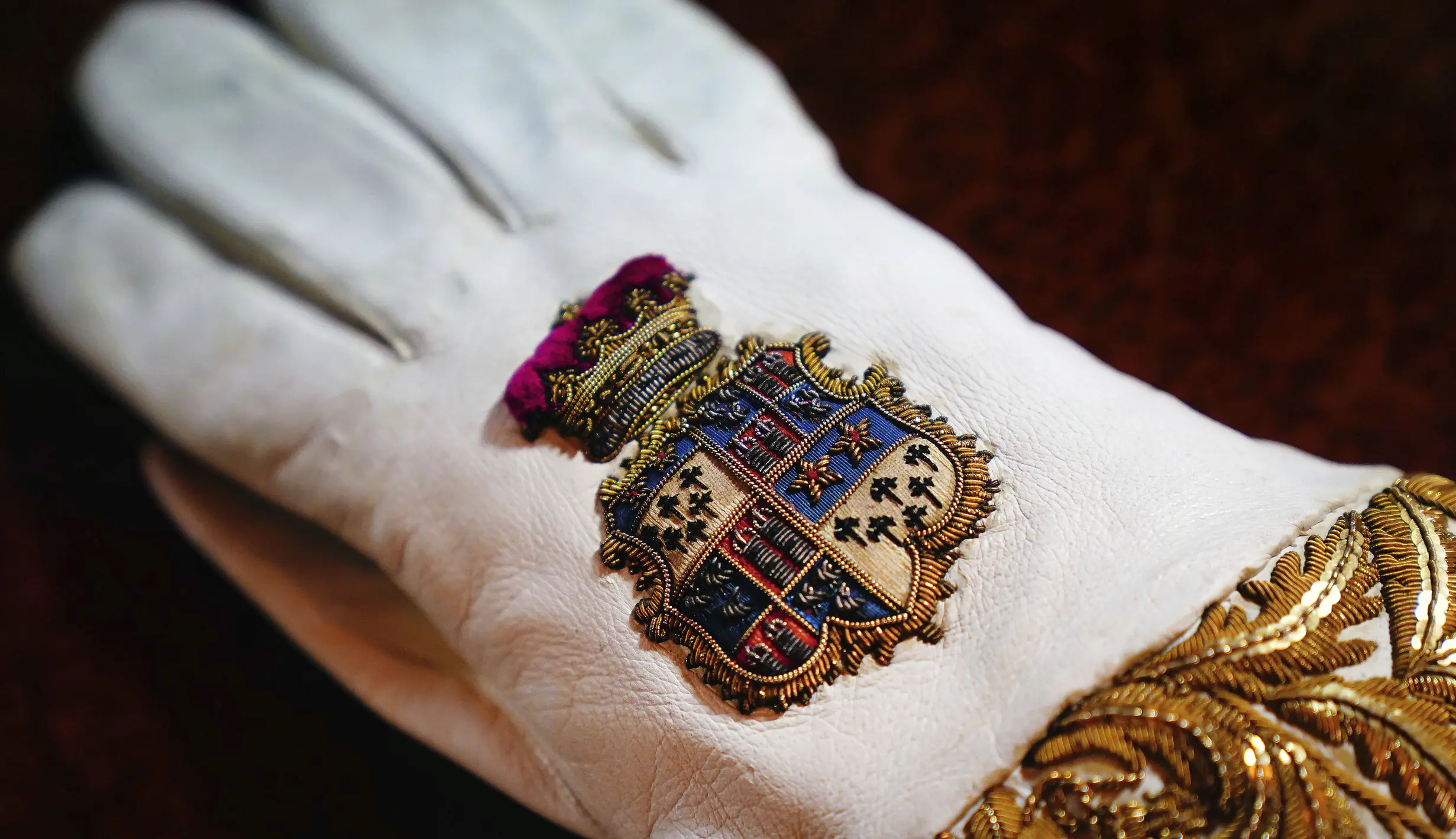 Terungkap, Jubah Bersejarah Penobatan Raja Charles III - Foto Liputan6.com