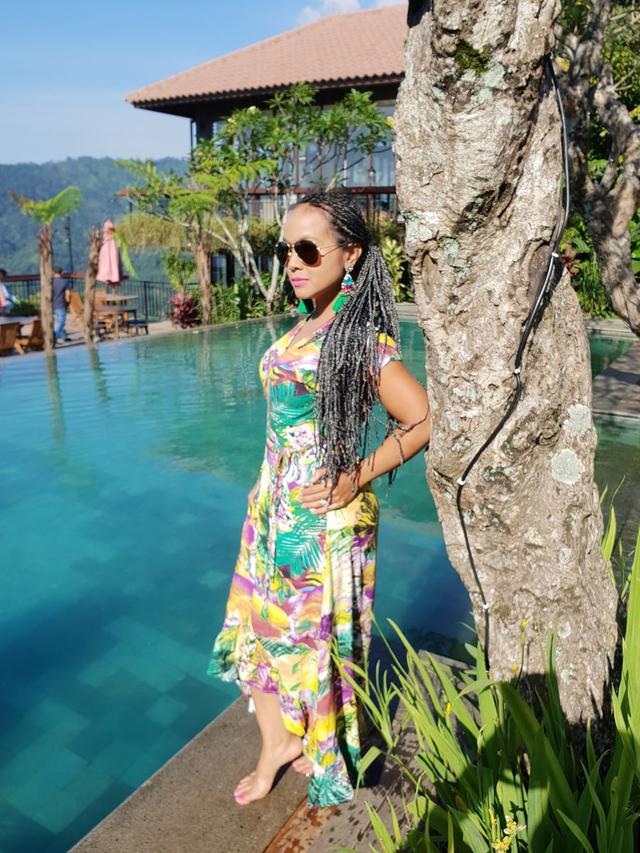 6 Pesona Sapna Husen, Ibunda Steffi Zamora yang Awet Muda - Hot ...