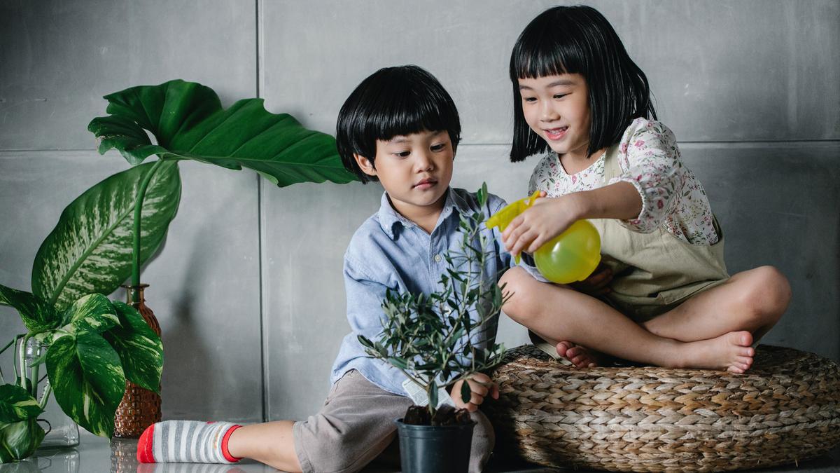 5 Cara Mencegah Anak Bertengkar dengan Saudaranya Sendiri - Parenting Fimela.com