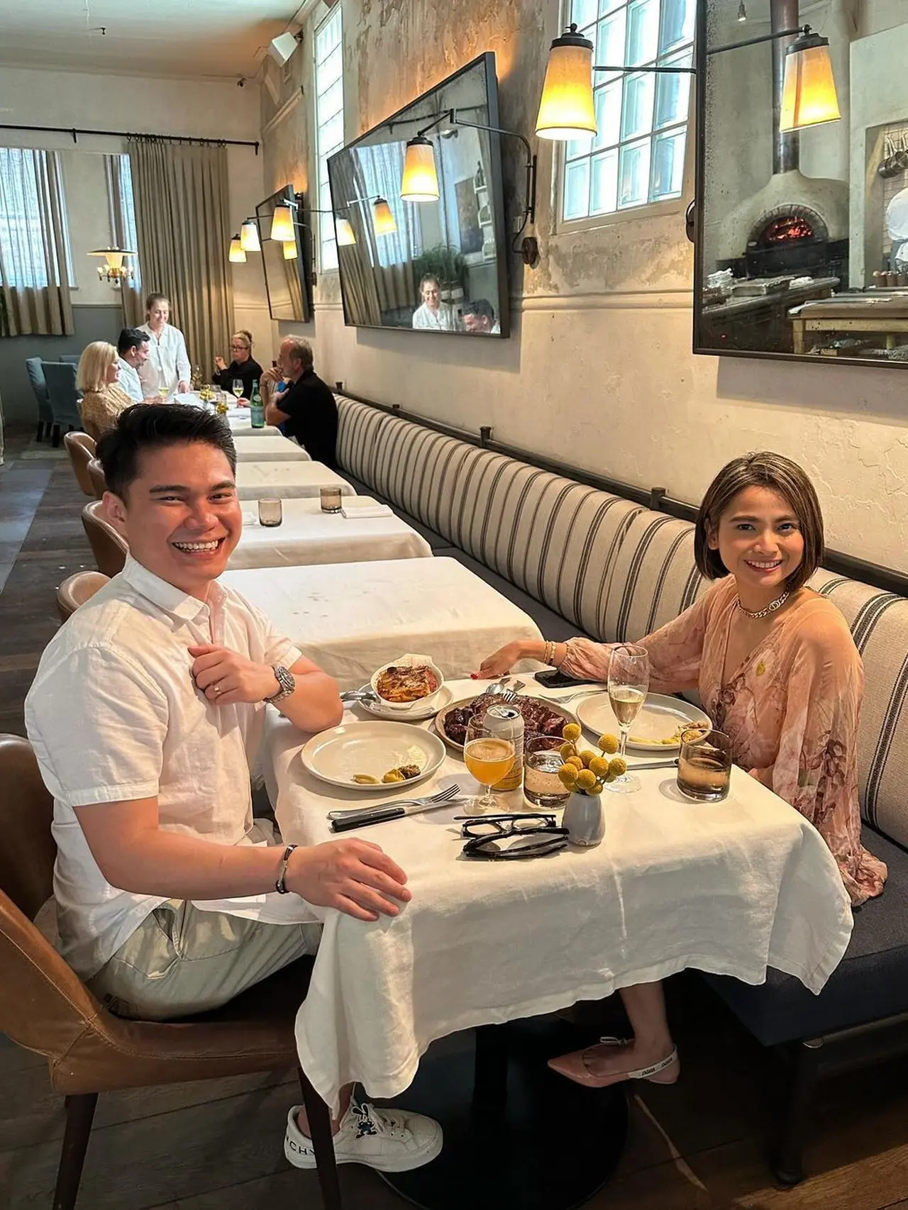 7 Tahun Menikah, Ini Potret Romantis Acha Septriasa dengan Suami - Entertainment Fimela.com