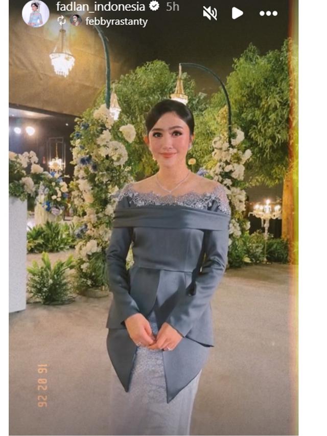 6 Potret Kebaya Febby Rastanty di Resepsi Nikah Sang Adik, Gaya Off ...