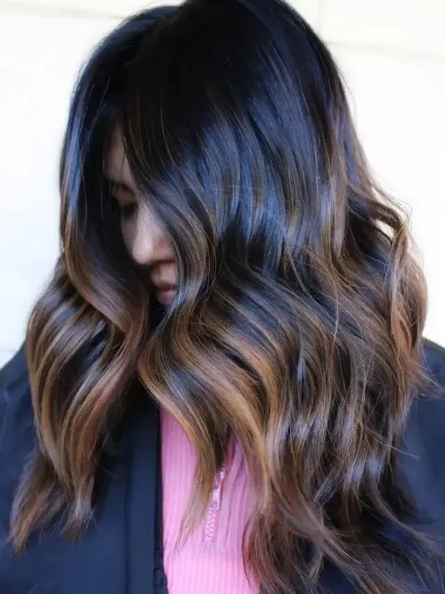 10 Kombinasi Highlight yang Bikin Rambut Hitam Kamu Makin Chic di Usia ...