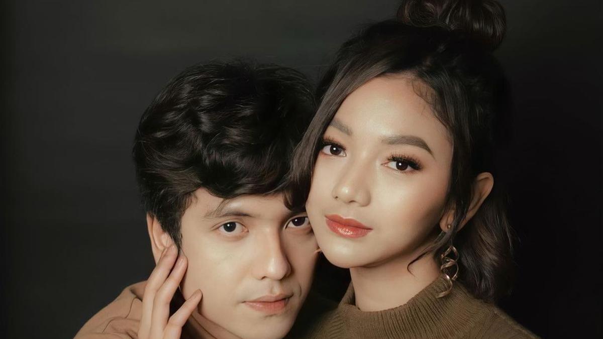 7 Potret Perayaan Ultah Rendi Jhon ke-28, Mesranya dengan Glenca Chysara