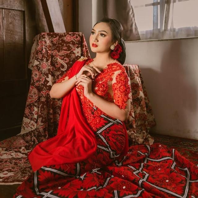5 Potret Jihan Audy dalam Balutan Kebaya Merah, Curi Perhatian - Surabaya Liputan6.com