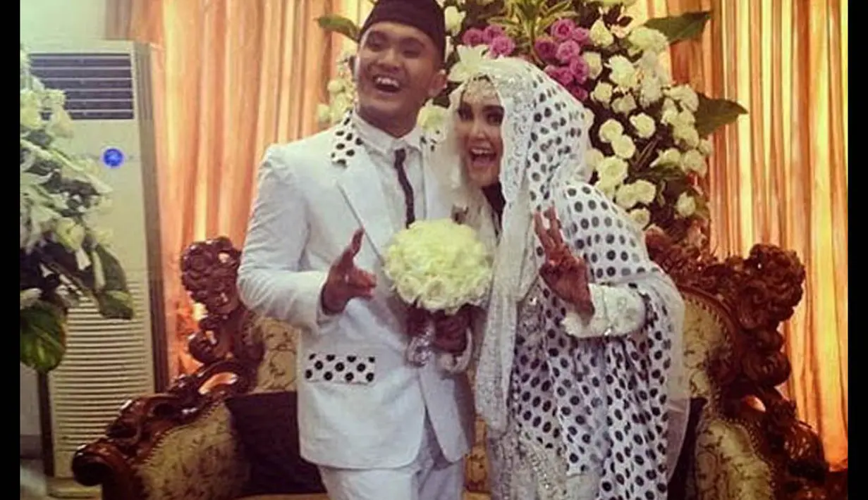 6 Artis Brondong Ini Menikahi Janda Cantik - Foto Liputan6.com