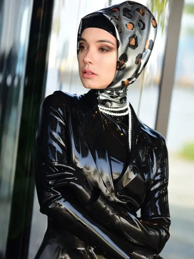 Desainer Ramaikan Tren Baju Kantor Kontroversial Fetish Lateks ...