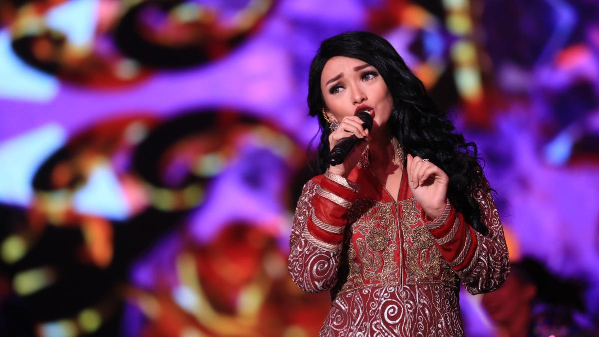 Beda Zaman, Zaskia Gotik Tak Kenal All-4-One - Entertainment Fimela.com