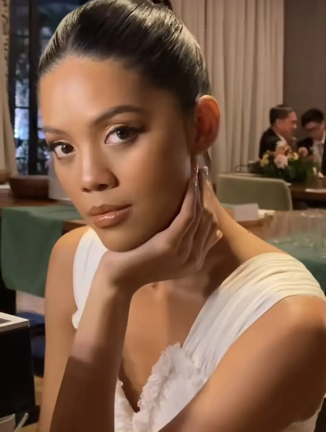 6 Potret Michelle Tahalea saat Menikah dengan Roy Sungkono, Kenakan ...