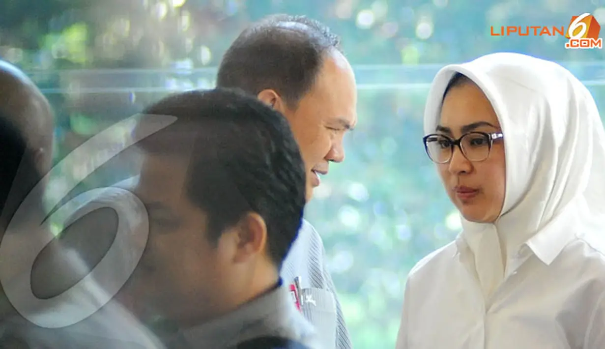 Airin Akhirnya Jenguk Suami di Rutan KPK - Foto Liputan6.com