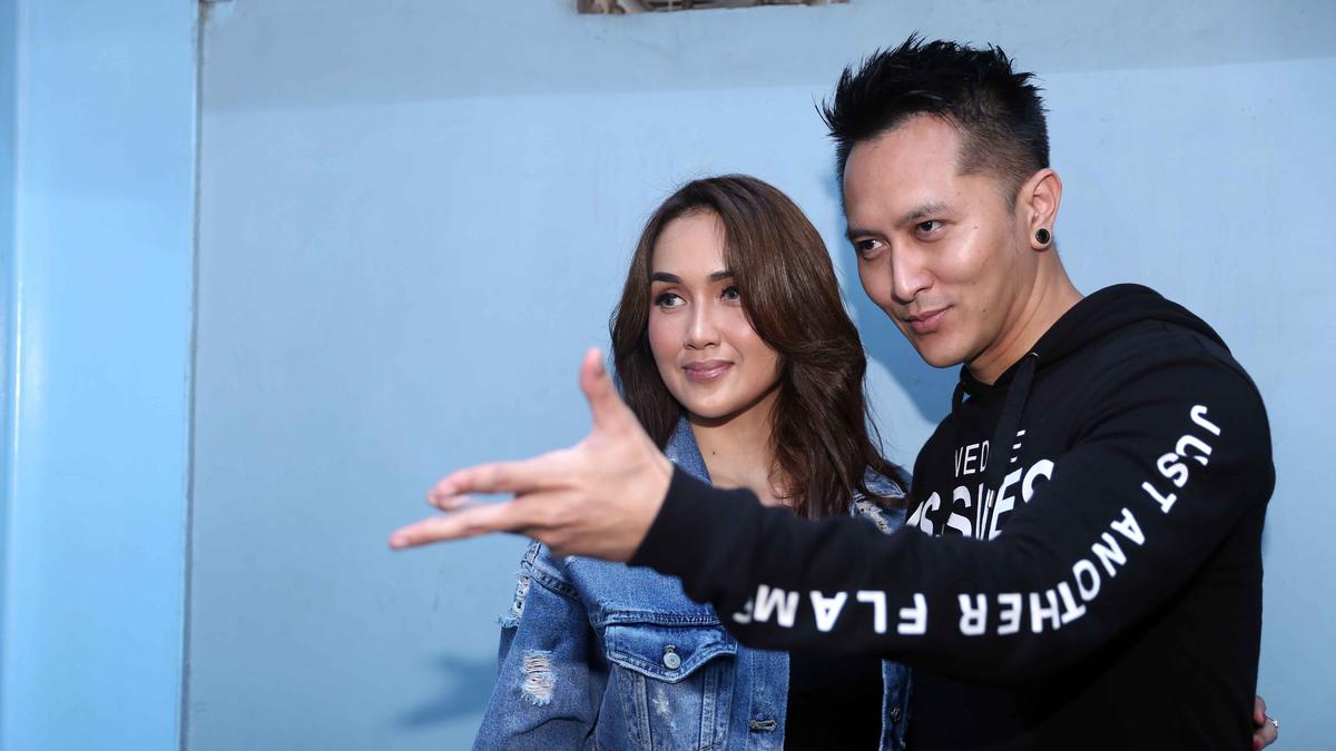 Demian Aditya Akui Lebih Perempuan dari Istrinya