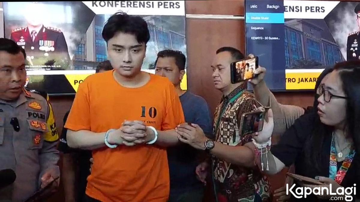 Potret Leon Dozan dengan Tangan Diborgol dan Berseragam Tahanan - Photo ...