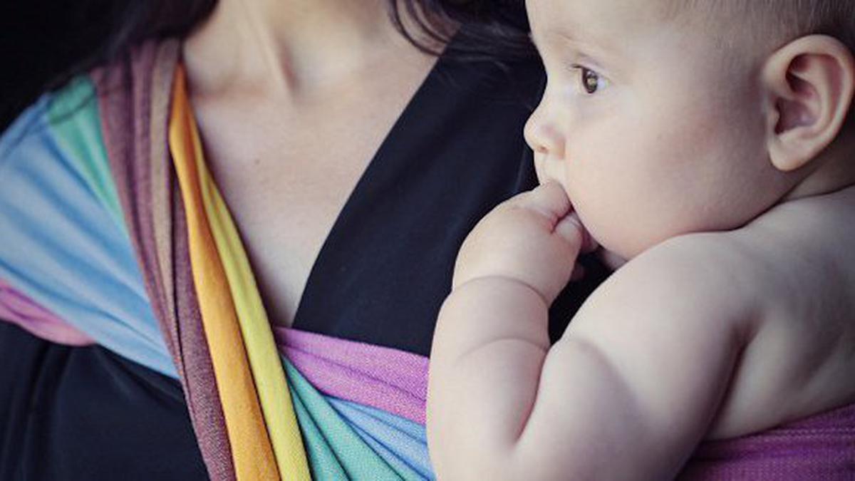 Manfaat Babywearing, Mendekap Anak Lebih Dekat - Parenting Fimela.com