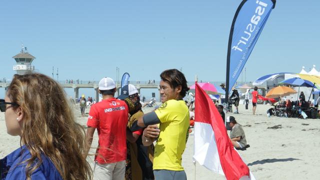 Peselancar Asal Indonesia Raih Medali Perak di Ajang ISASURF 2022 ...