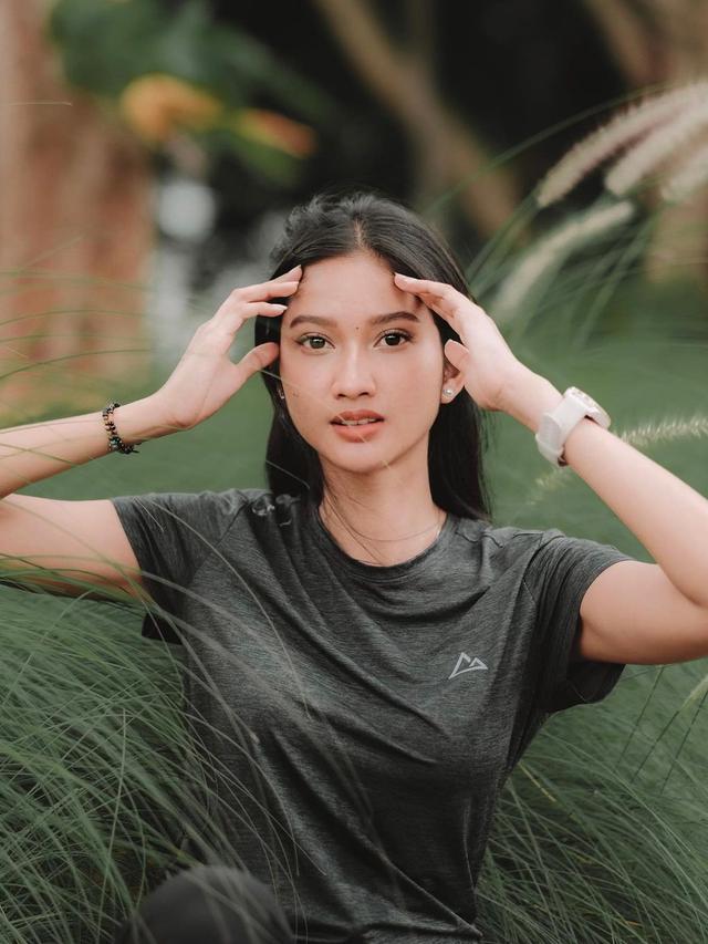 7 Pesona Claresta Taufan, Atlet Karate yang Kini Kian Populer di Layar Kaca - Hot Liputan6.com