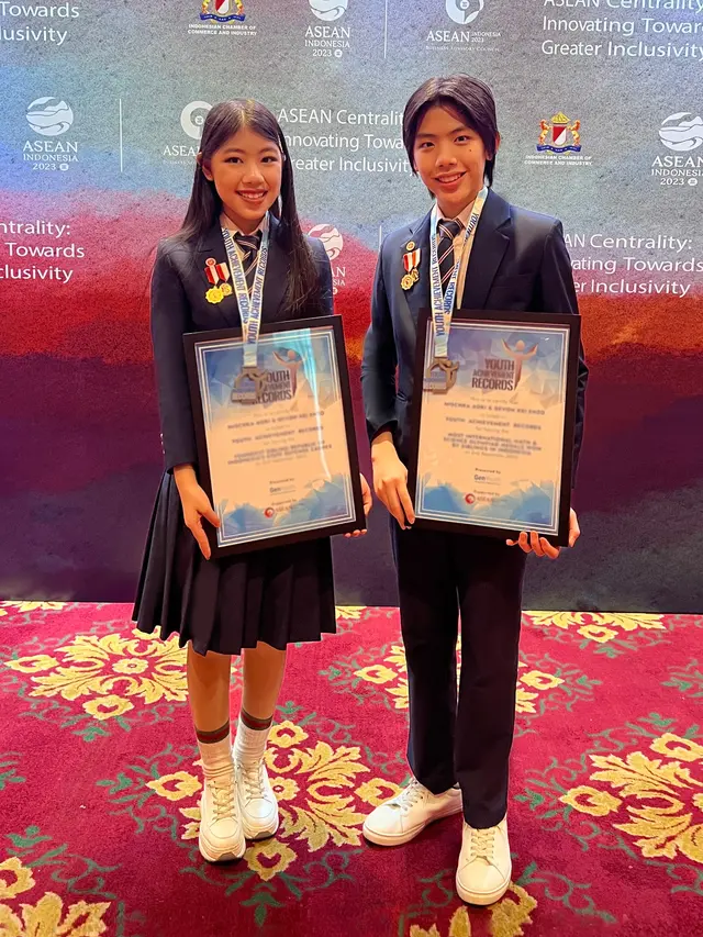 Mischka Aoki dan Devon Kei Enzo Terima Penghargaan Youth Achievement ...