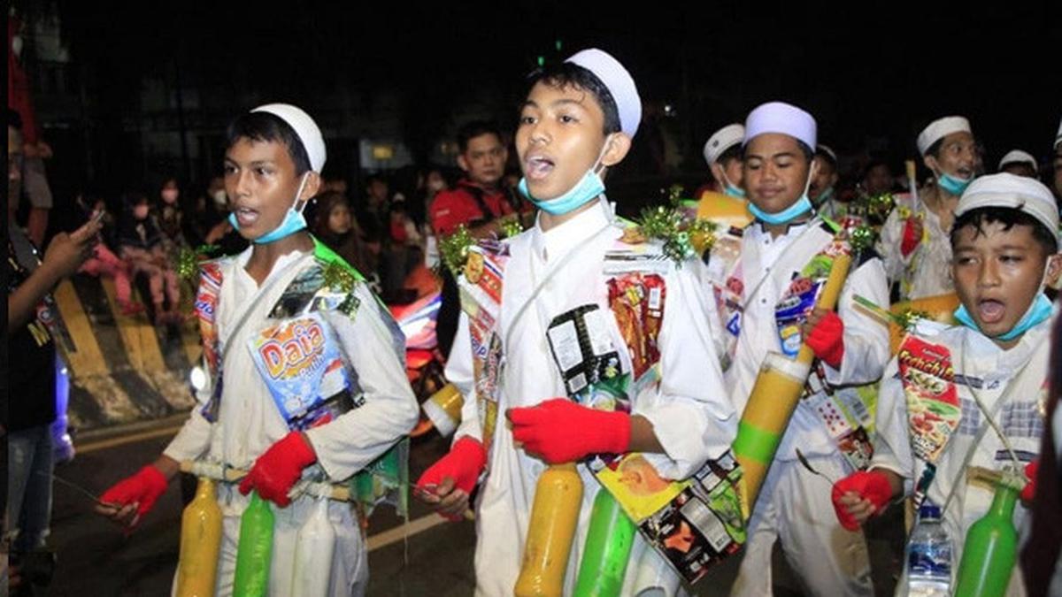 Potret Kemeriahan Parade Musik Sahur Tarakan 2022 Bersama Wali Kota ...