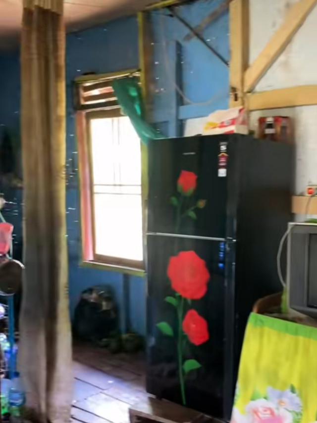 Ternyata Begini 7 Penampakan Isi Rumah Kayu View Air Terjun yang ...