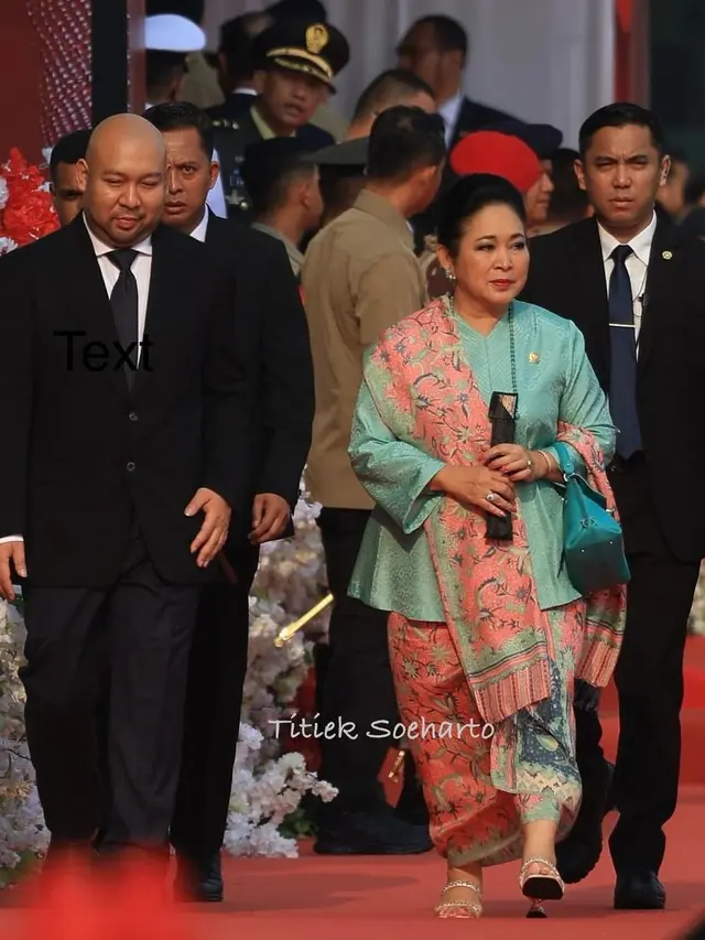 Beda Gaya Iriana Jokowi, Titiek Soeharto, dan Annisa Pohan: Berkebaya di HUT TNI ke-79 - Hot ...