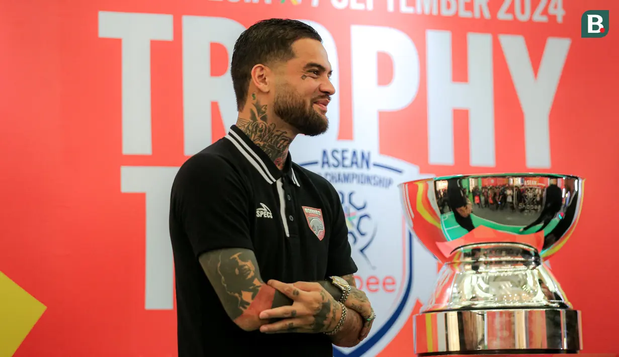 Foto: Keseruan Trophy Tour Shopee Cup 2024, Diego Michiels dan Stefano ...