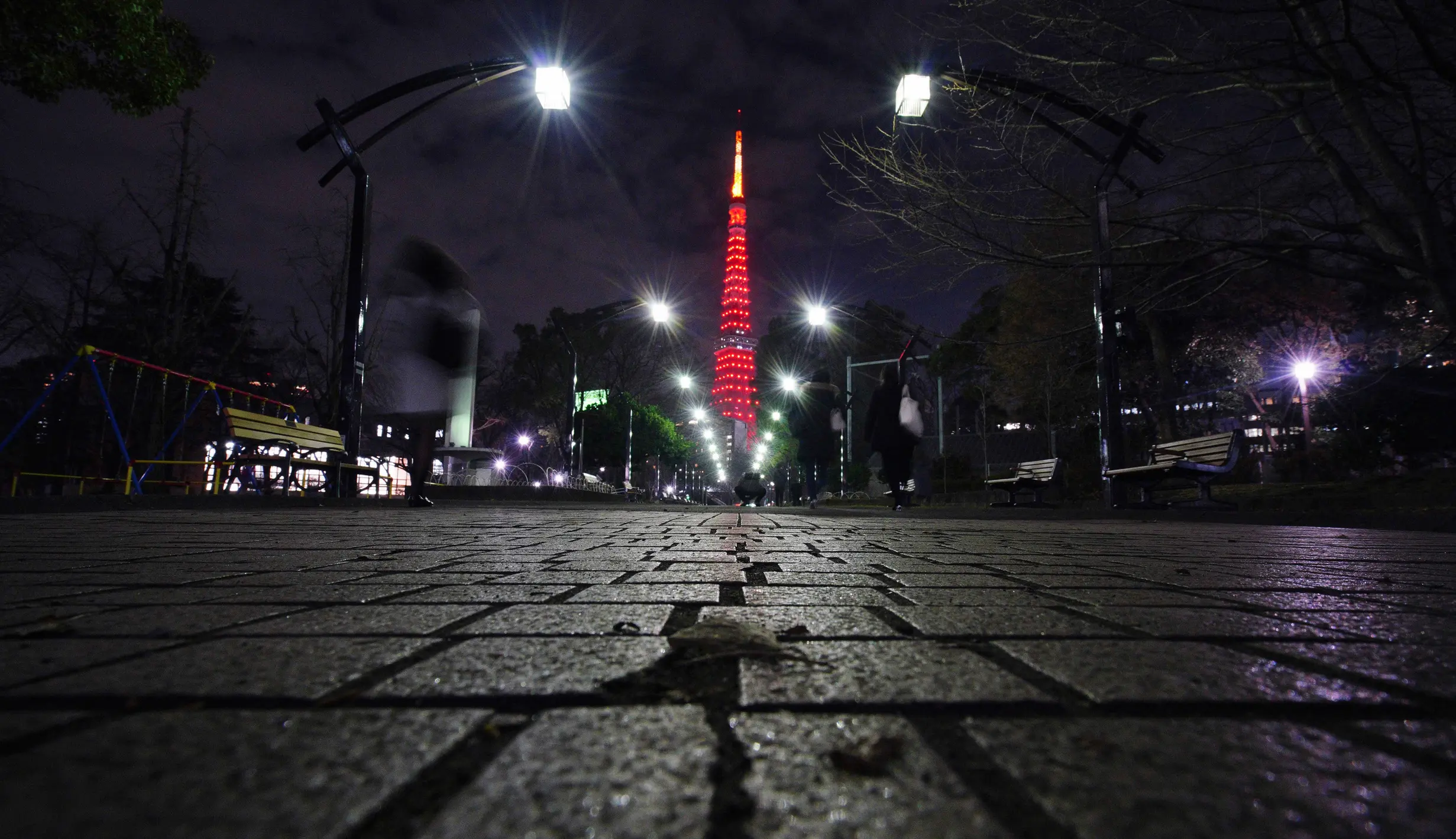 FOTO: Rayakan Imlek, Cahaya Merah Terangi Menara Tokyo - Foto Liputan6.com