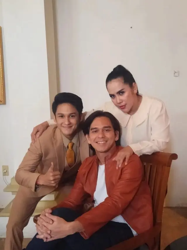 7 Potret Rangga Azof dengan Pemain Buku Harian Seorang Istri, Curi ...