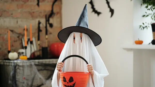 Kenapa Saat Halloween Orang-orang Berkostum?