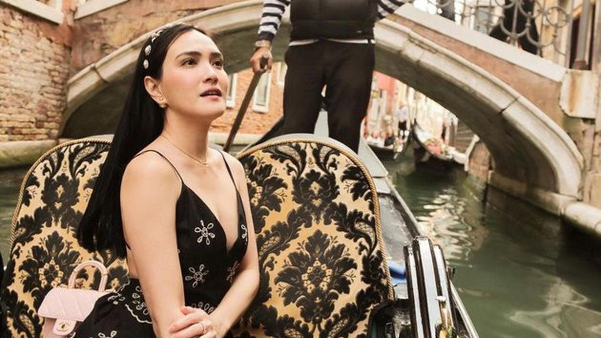 Pamer Punggung Mulus, Ini 6 Potret Liburan Shandy Aulia di Italia - Entertainment Fimela.com