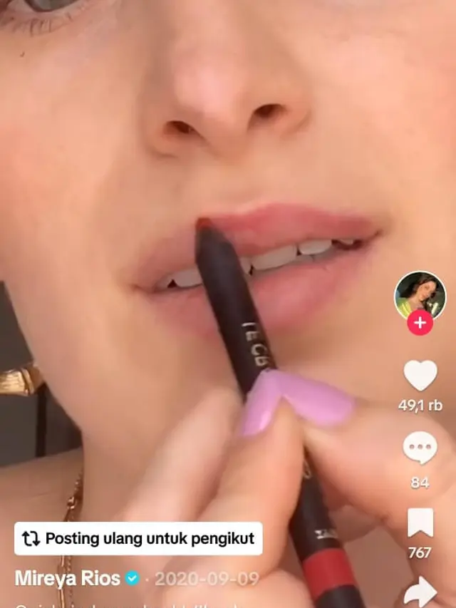Cara Mengatasi Lip Liner Kering dengan Face Oil, Begini Langkah-Langkahnya - Citizen6 Liputan6.com