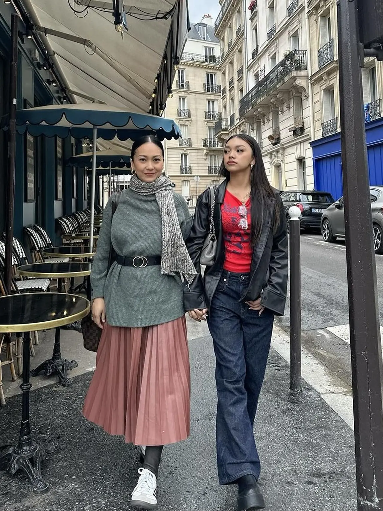 Warisi Pesona Cantik Nola B3, 8 Potret Naura Ayu dengan Ibunda Layaknya ...