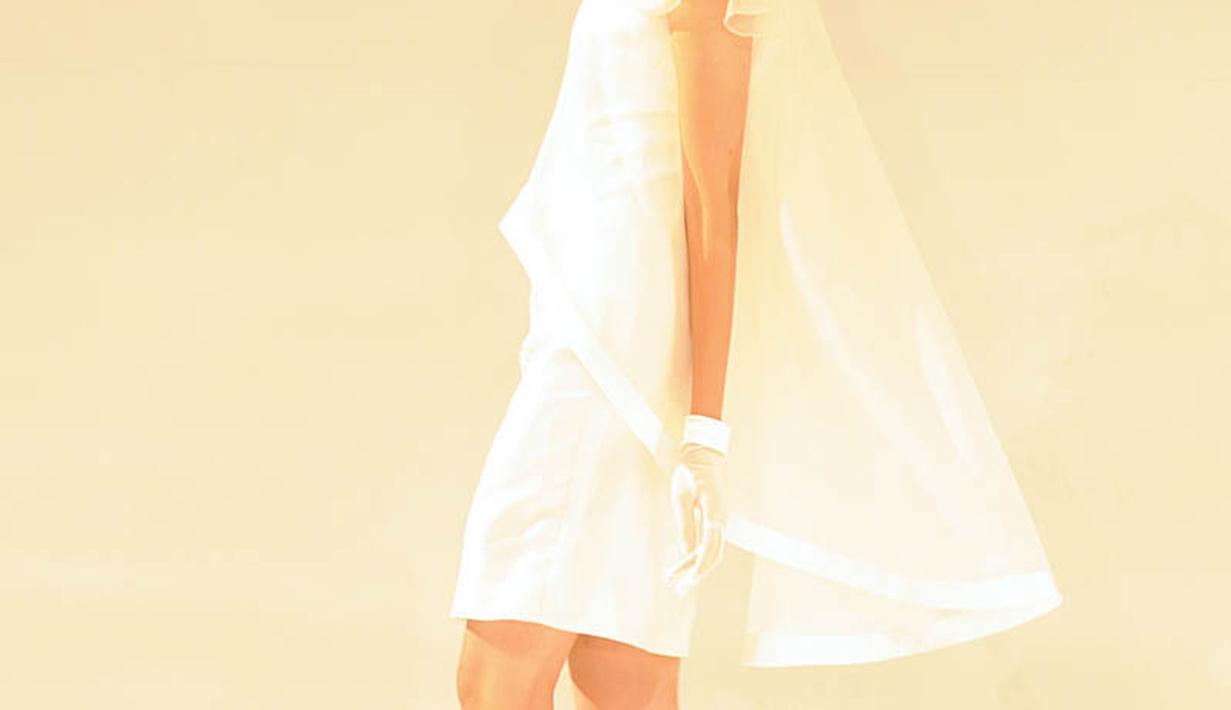 Wedding Gown by Adjie Notonegoro V - Photo Fimela.com