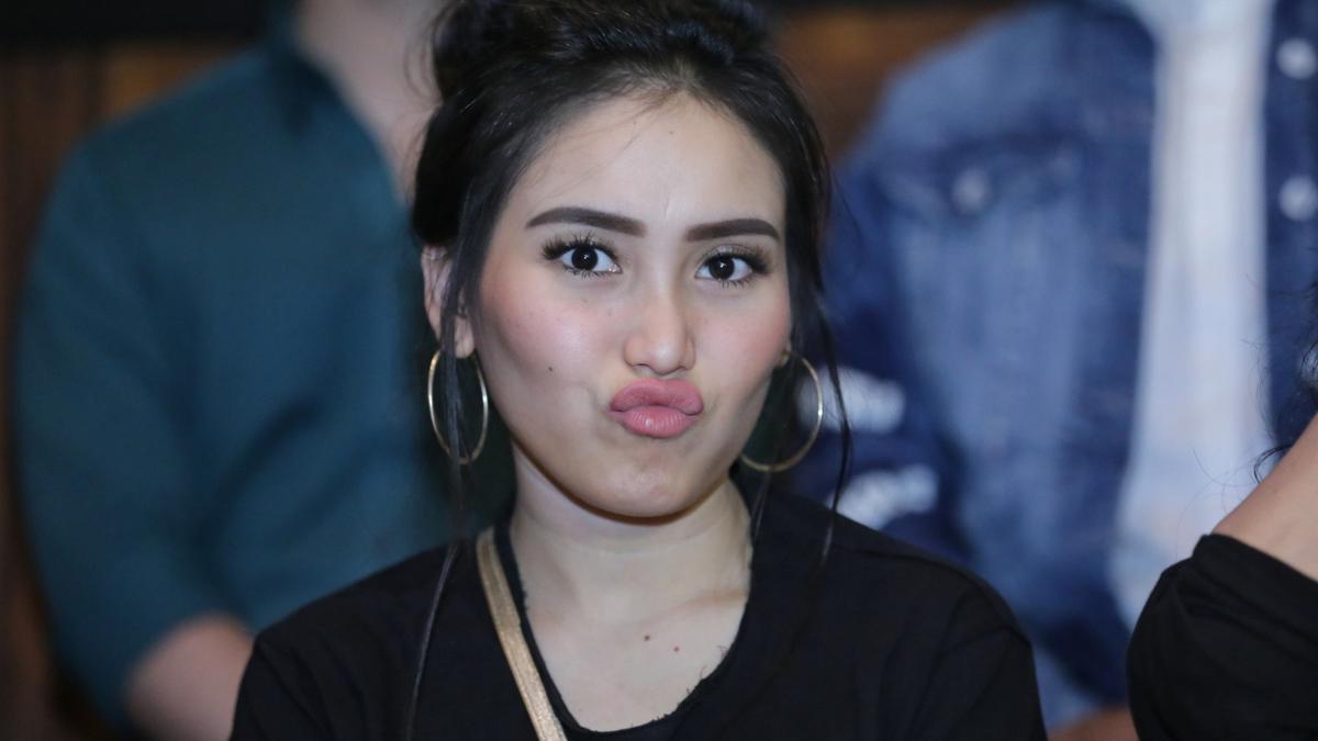 Ayu Ting Ting dan 4 Artis Indonesia yang Single Parent - Entertainment Fimela.com