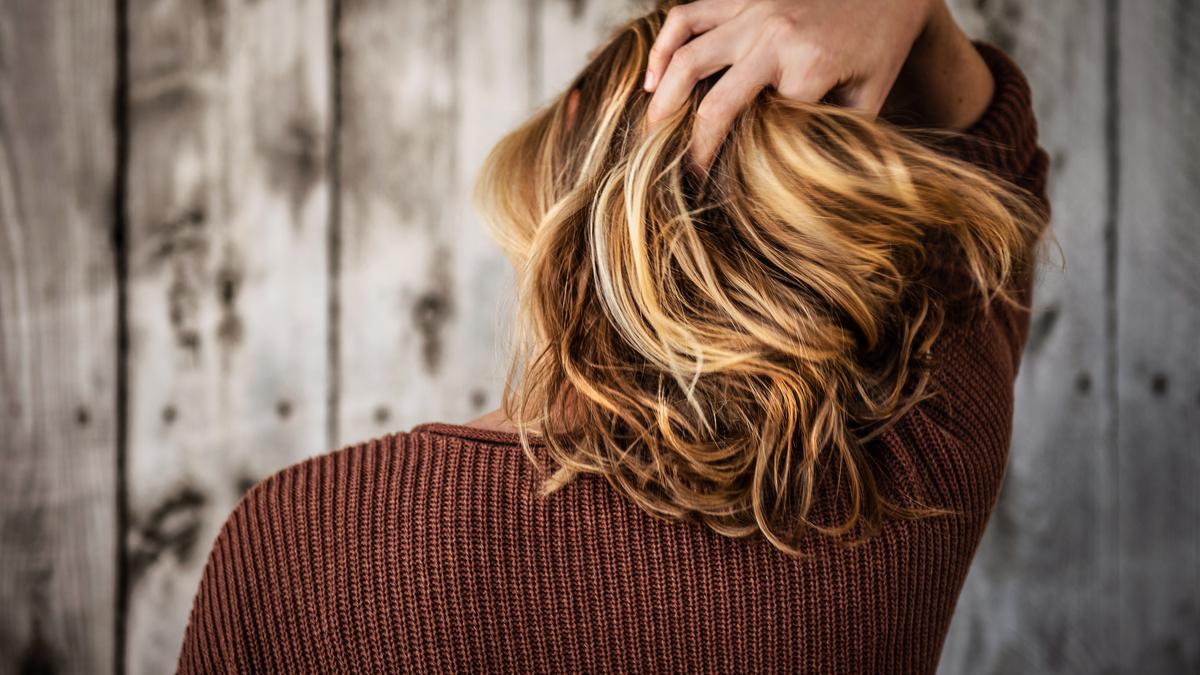 Alasan Rambut Lepek dan Cara Merawatnya - Beauty Fimela.com