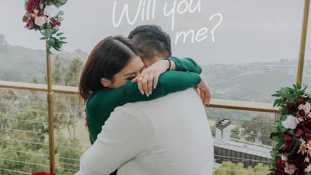 Menyusul Sang Kakak, Intip Potret Clarissa Tanoesoedibjo saat Dilamar ...