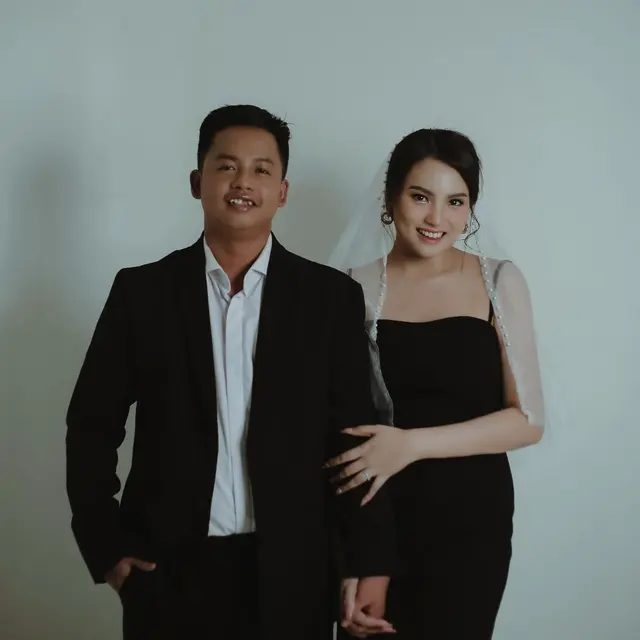 6 Potret Prewedding Dustin Tiffani dan Ditha yang Seru, Segera Menikah ...
